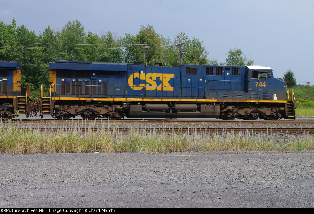 CSX 744
